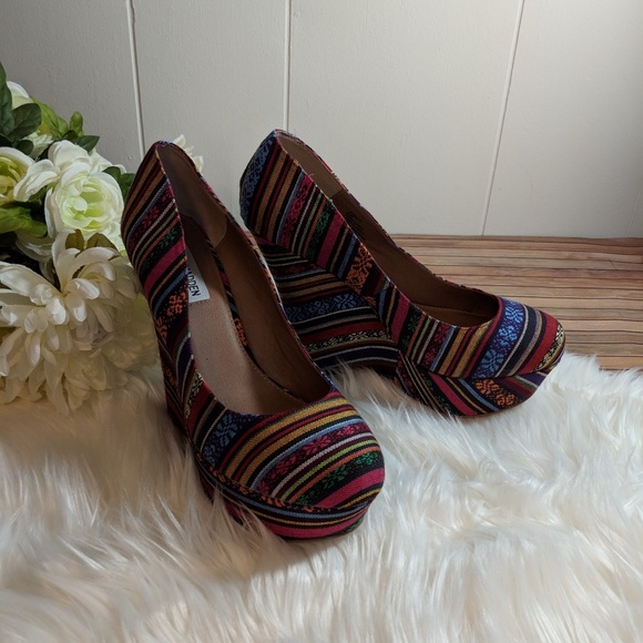 Steve Madden | Shoes | Steve Madden Pammy Fabric Platform Wedge Heels ...